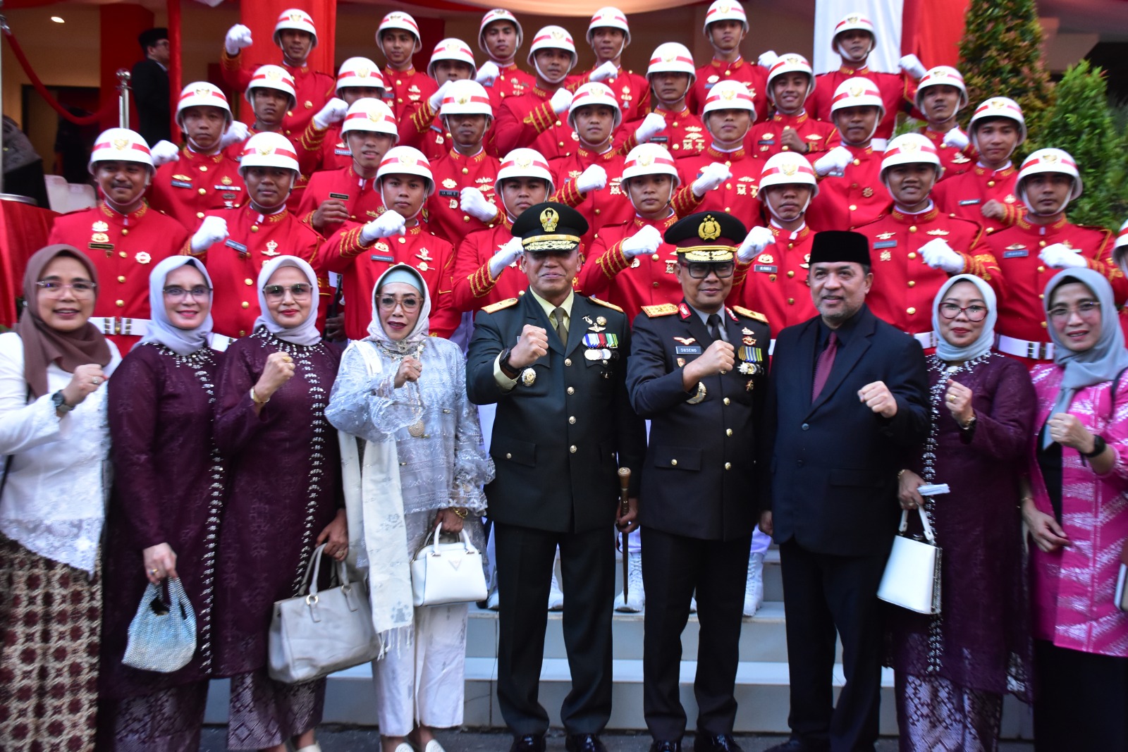 Pimpin Upacara Penurunan Bendera HUT RI ke-79 di Kantor Gubernur Sulteng, Ini Sambutan Danrem ...