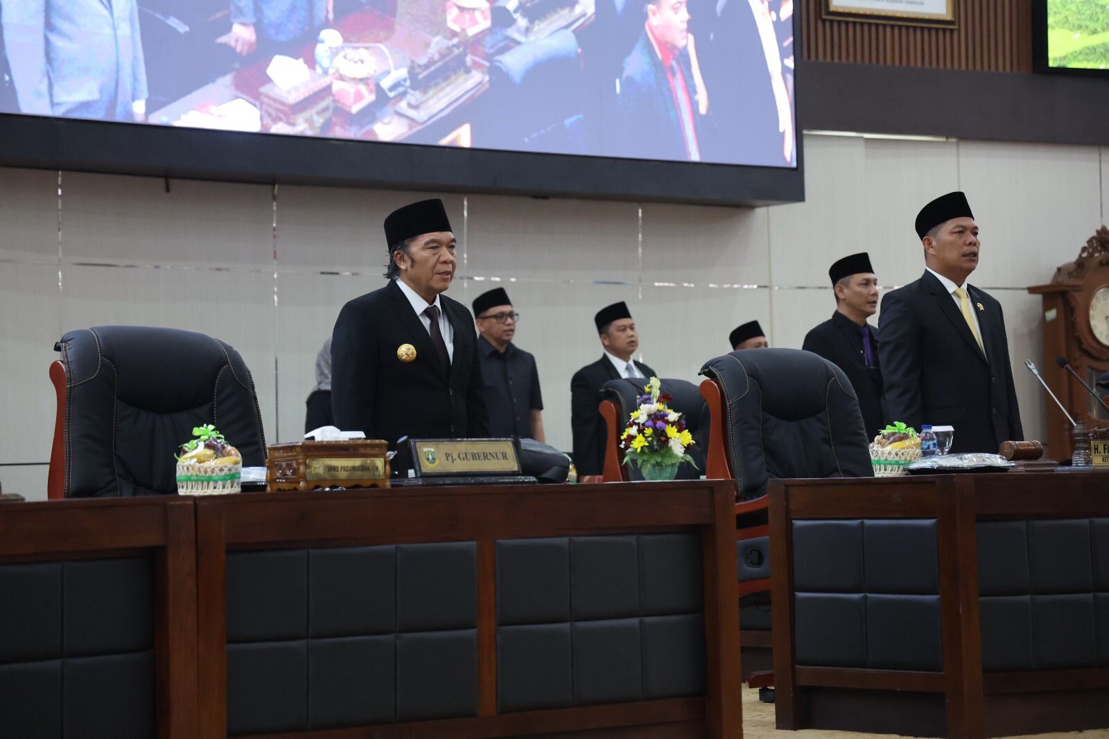 Hadiri Rapat Paripurna Pengucapan Sumpah Pimpinan DPRD Banten dan Pemandangan Umum Fraksi ...